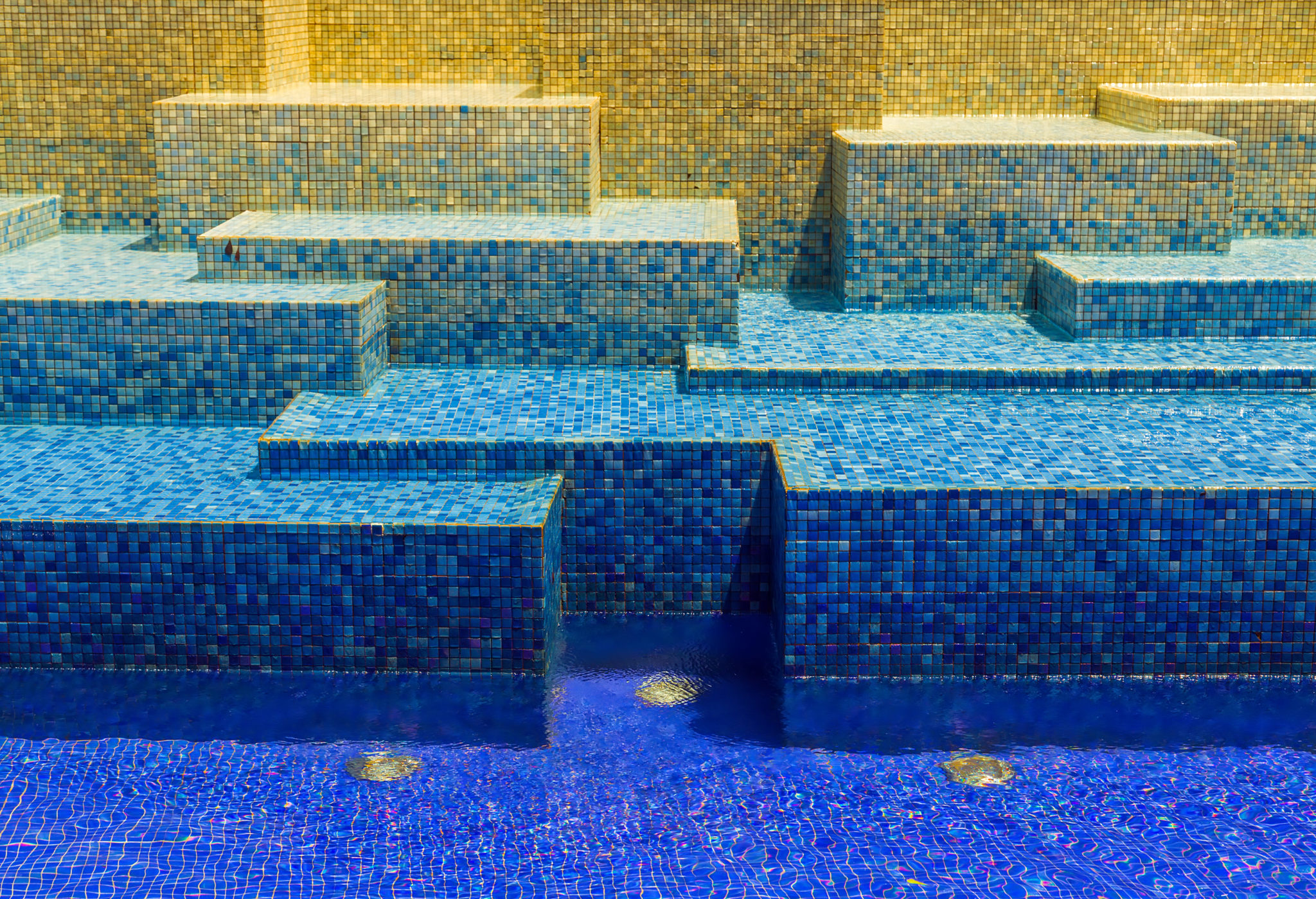 Spécialiste de la Mosaïque pour Piscine à Bruxelles - MOMMMA Mosaïque